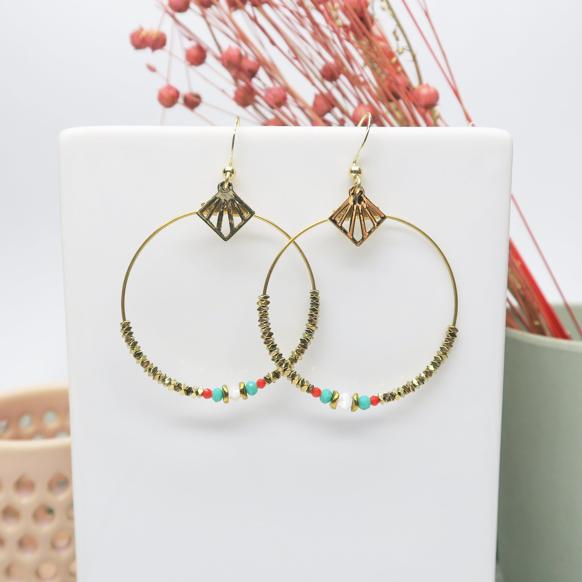 DIY créoles dorées en petites perles d'hématite